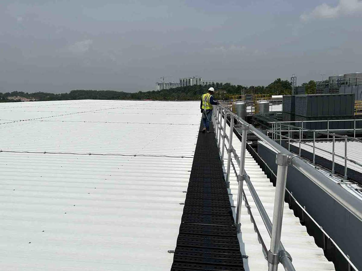 Kee Walk® Roof Walkway with Integrated Guardrail - Kee Safety